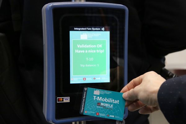 New Barcelona public transport cards for under 16s only contactless