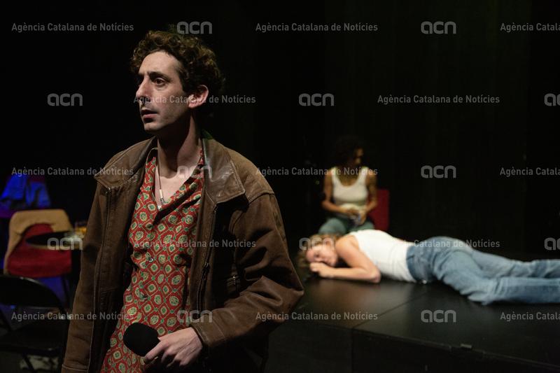 Iván Morales endinsa el Lliure de Gràcia en una missa evangèlica amb l'adaptació teatral d''El ...